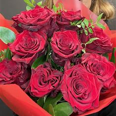 12 red roses